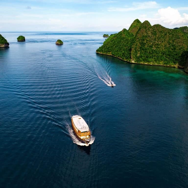 9 Days : The Lesser Sunda Island onboard of Silolona - Top Indonesia ...